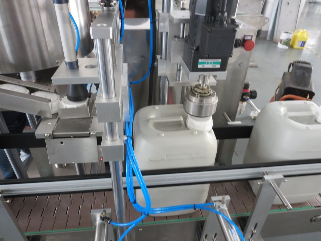 Full Automatic Pneumatic Screw Capping Machine Monoblock Liquid Filling Machine