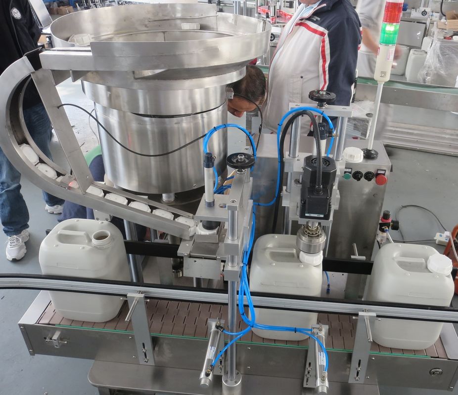 Full Automatic Pneumatic Screw Capping Machine Monoblock Liquid Filling Machine